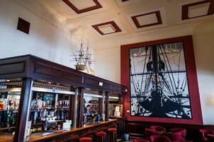 Serve almoço e jantar 