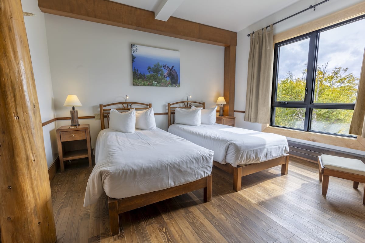 Quarto Signature, 2 camas individuais, vista para a montanha | Secretária, roupa de cama fornecida