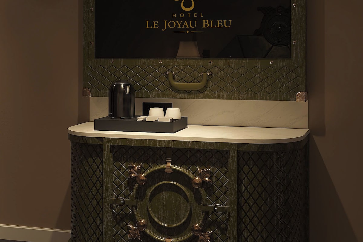 Le Joyau Signature | Minibar, cofre no quarto, secretária, quartos insonorizados