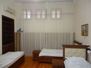 Dormitório Partilhado, apenas para mulheres (4Beds) | Quartos insonorizados, ferro/tábua de engomar, camas desdobráveis 