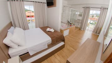 Quarto Duplo Deluxe com Banheira | Individualmente decorados, cortinas blackout, Wi-Fi de cortesia