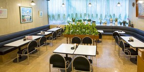 Café da manhã e almoço