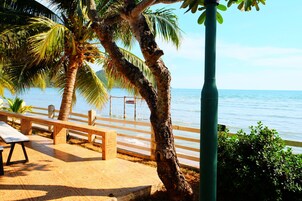 Na praia, passeios de caiaque 