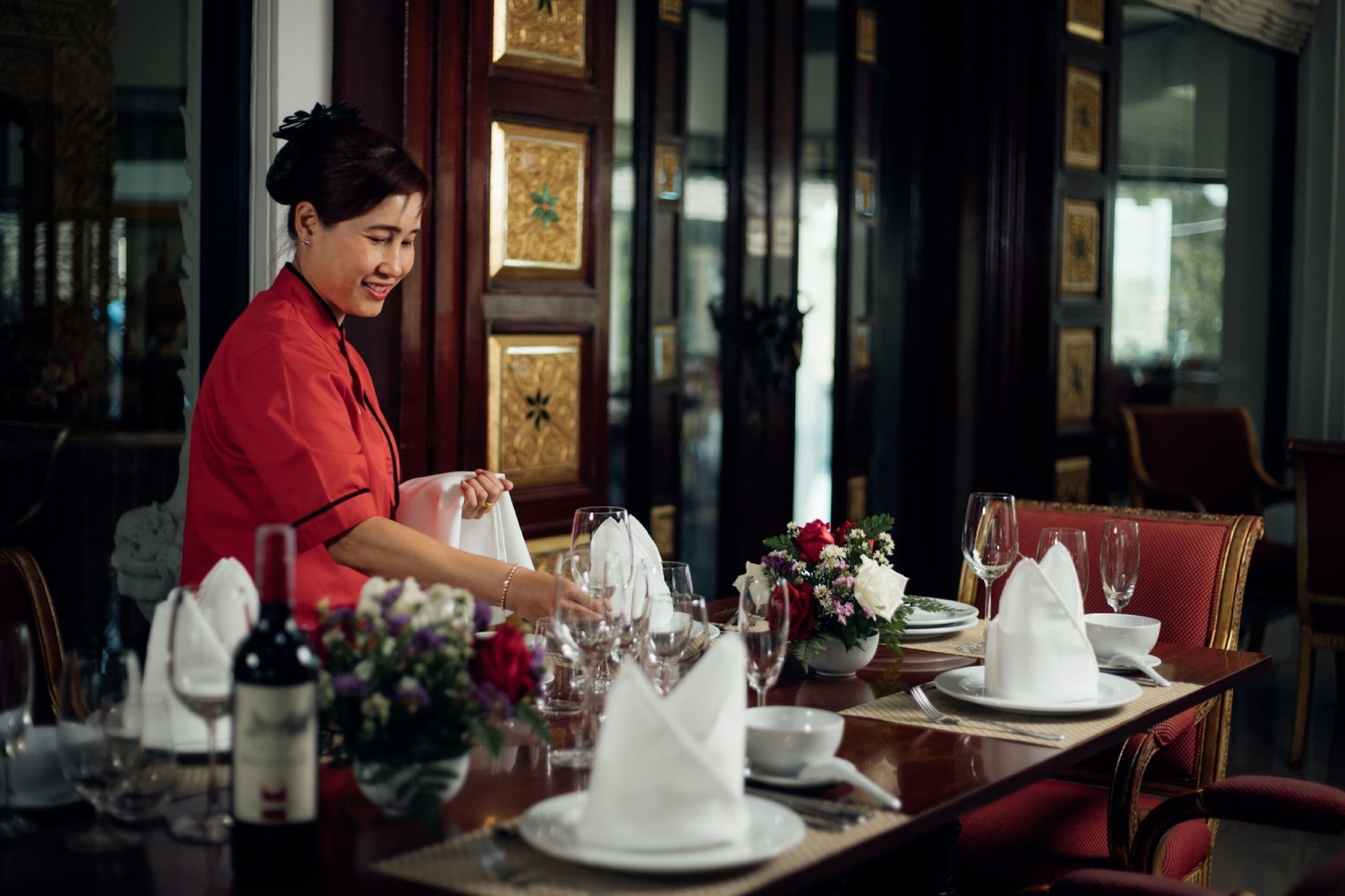 Café da manhã, almoço e jantar; culinária internacional 