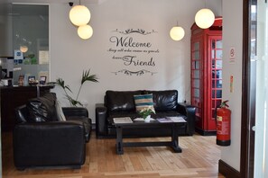 Área de estar no saguão