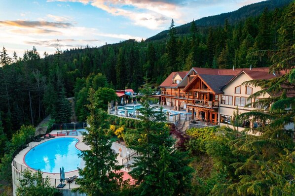 Halcyon Hot Springs Resort Reviews, Deals & Photos 2023 - Expedia