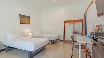 Deluxe Twin Bed Room Garden View | Secretária, cortinas/cortinados opacos, Wi-fi grátis