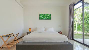 Deluxe Double Room Garden View | Escrivaninha, cortinas blackout, Wi-Fi de cortesia, roupa de cama