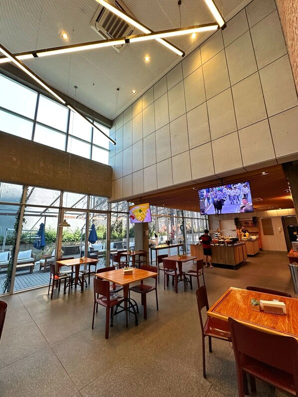 Pequenos-almoços servidos, cozinha local