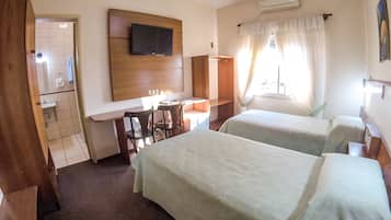 Quarto Standard | Secretária, cortinas/cortinados opacos, Wi-fi grátis