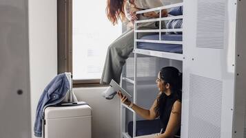 Quartos insonorizados, Wi-fi grátis, roupa de cama fornecida