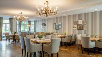 Café da manhã com buffet grátis todos os dias