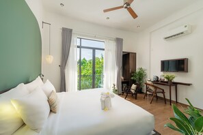 Quarto casal luxo, 1 cama King, sacada (Volar) | Frigobar, cofres nos quartos, individualmente decorados