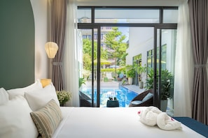 Suíte, 1 cama King, vista para a piscina | Frigobar, cofres nos quartos, individualmente decorados