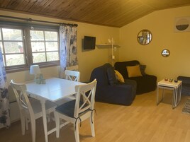 Signature Cottage, Shared Bathroom (final cleaning, bed sheets and towels are not included) | Ferro/tábua de engomar, Wi-fi grátis, com decoração personalizada
