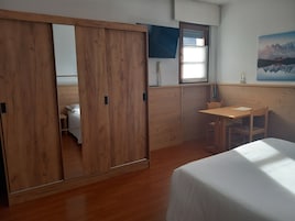 Estúdio Standard, 1 quarto, kitchenette | Roupa hipoalergénica, cofre no quarto, secretária, Wi-fi grátis