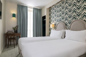 Quarto Clássico, 2 camas individuais | Lençóis de algodão egípcio, roupa de alta qualidade, cofre no quarto 