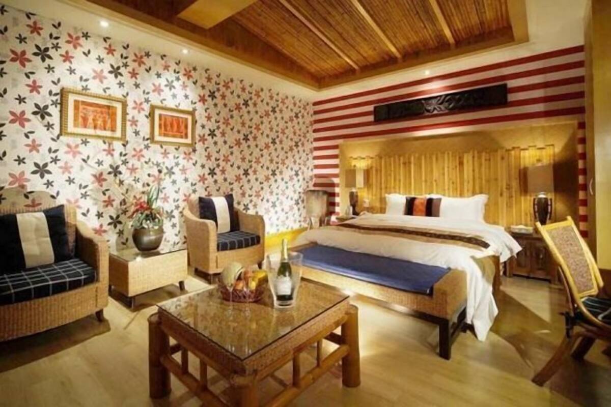 Roupa de alta qualidade, minibar, secretária