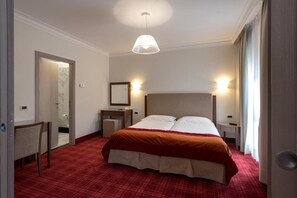 Cofre no quarto, secretária, Wi-fi grátis, roupa de cama fornecida 