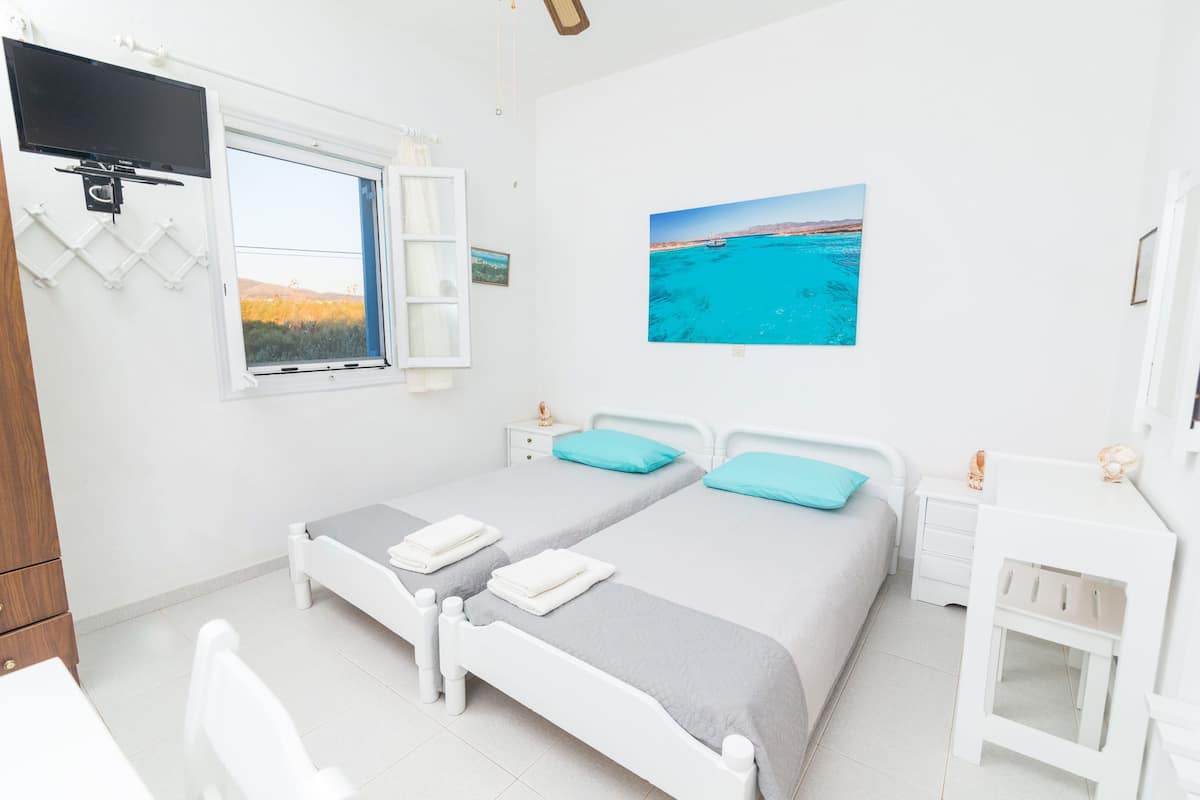 Estúdio (first floor) | Berços grátis, Wi-Fi de cortesia, roupa de cama