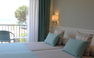 Quarto Duplo ou Twin Superior, vista para o oceano (Vista Boutique) | Roupa de alta qualidade, minibar, cofre no quarto, secretária 