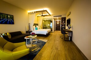 Quarto Duplo Deluxe, 1 cama de casal, varanda, junto ao mar | Camas de colchão Select Comfort, minibar, cofre no quarto 
