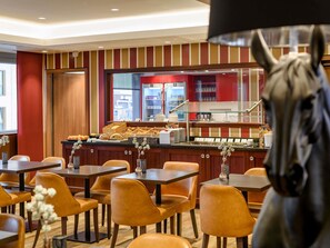 Pequeno-almoço tipo buffet diário mediante uma taxa 