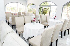 Pequeno-almoço continental diário (7 EUR por pessoa) 