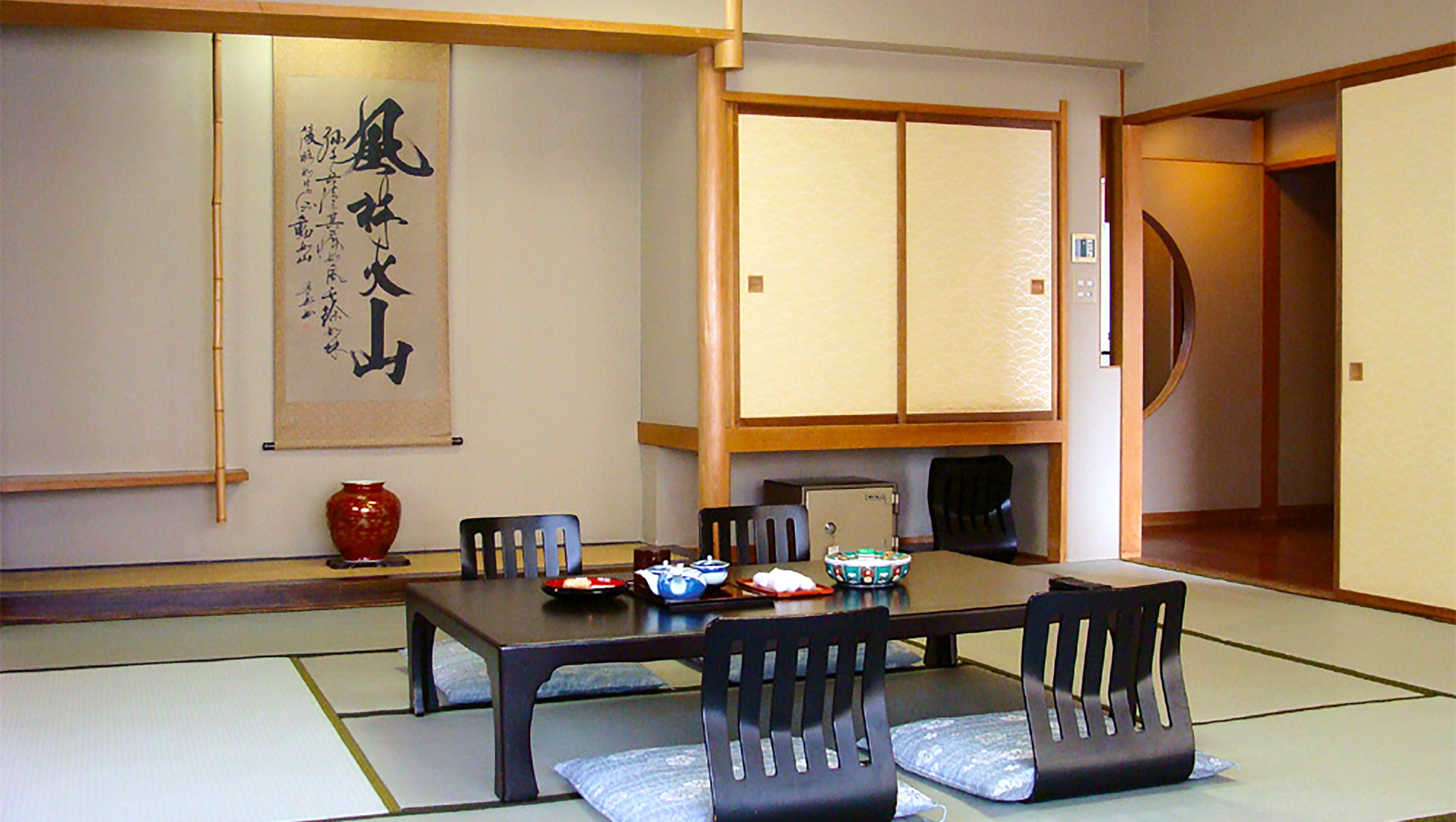 Quarto (Japanese Western Style, 15 Tatami) | Cofre no quarto, Wi-fi grátis, roupa de cama fornecida 