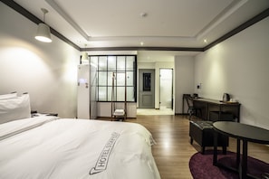 1 quarto, roupa de alta qualidade, edredões de penas, secretária 