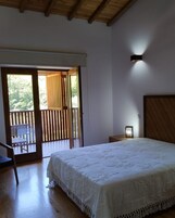 Quarto Comfort | Secretária, secretária adequada para computadores portáteis 