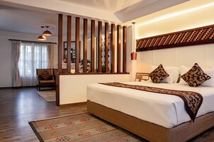 Quarto Familiar, 1 cama queen-size, cozinha, no rés do chão | Minibar, cofre no quarto, com decoração personalizada 