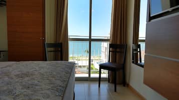 Quarto casal superior | 1 quarto, frigobar, cofres nos quartos, espaço de trabalho para notebook