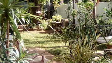 Quarto Triplo Standard, 1 quarto, casa de banho privativa | Sala de estar