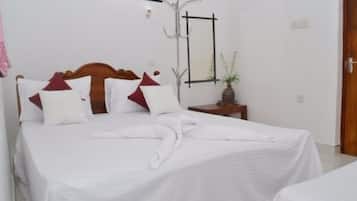 Quarto Duplo Standard, 1 cama de casal, casa de banho privativa | Secretária, Wi-fi grátis, roupa de cama fornecida