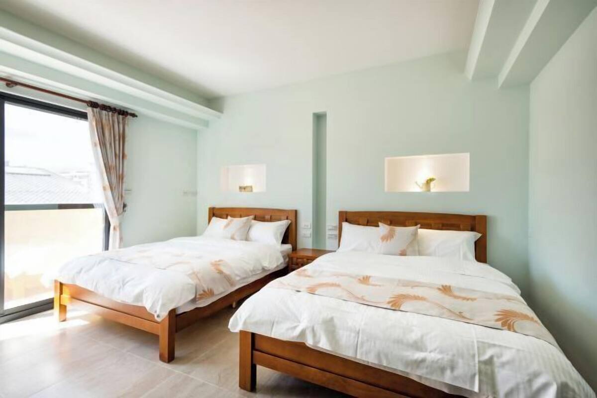 1 quarto, roupa de alta qualidade, secretária