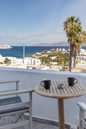 Deluxe Double or Twin Room, 1 Bedroom, Sea View | Terraço/pátio interior