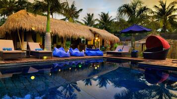 Café da manhã, almoço e jantar; culinária internacional