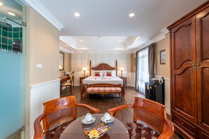 King Suite | Cofres nos quartos, escrivaninha, Wi-Fi de cortesia, roupa de cama