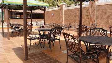 Bar à beira da piscina