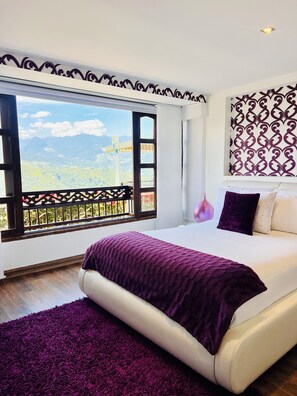 Quarto Standard | Cofre no quarto, com decoração personalizada 