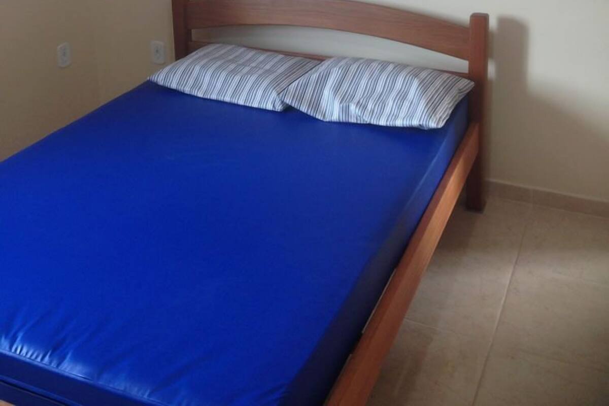 Quarto casal (Com Ar Cond/With Air Cond) | Escrivaninha, cortinas blackout, Wi-Fi de cortesia