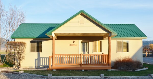 Sleepy J Cabins - Idaho (State)