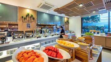 Pequeno-almoço tipo buffet diário mediante uma taxa