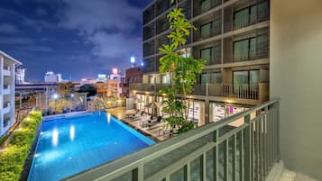 Deluxe Pool View | Vista da varanda