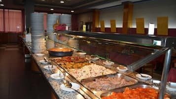 Café da manhã, almoço e jantar