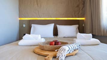 Vila tradicional, 1 quarto, piscina particular, vista para o mar | 1 quarto, cofres nos quartos, escrivaninha, quartos à prova de som