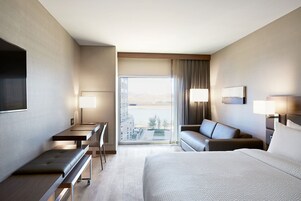 Roupas de cama premium, cofres nos quartos, escrivaninha