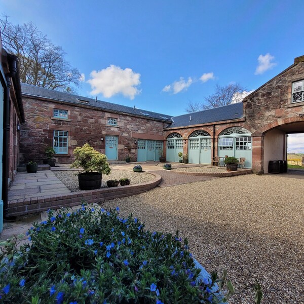 Finnich Cottages - Loch Lomond