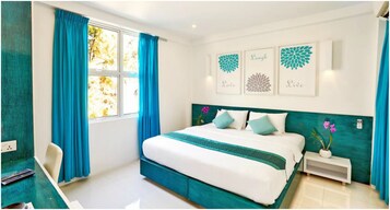 Quarto Duplo ou Twin Deluxe, vista para o oceano, em frente à praia | 1 quarto, roupa de alta qualidade, minibar, cofre no quarto
